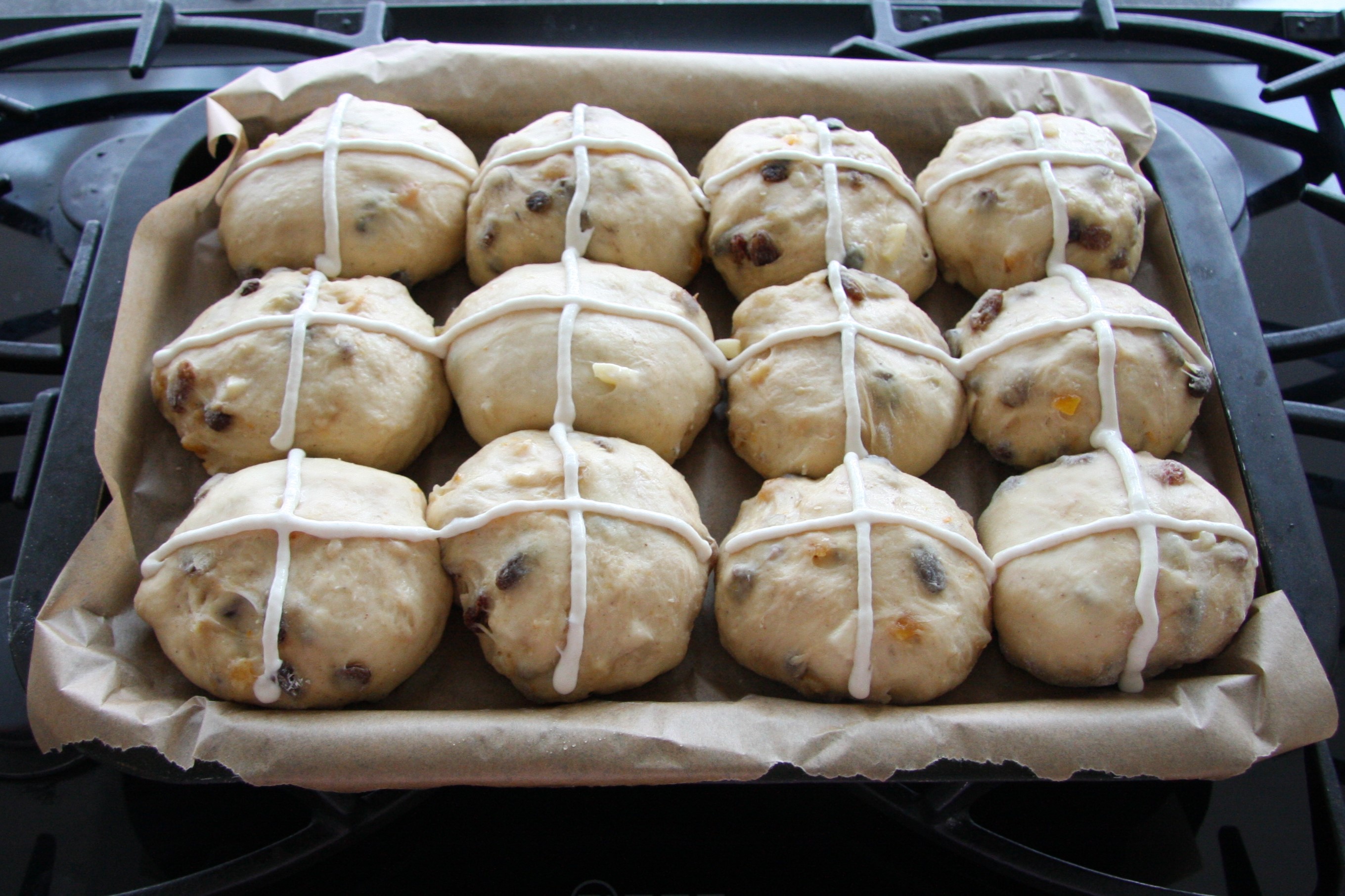 Homemade Hot Cross Buns for Easter – lovinghomemade